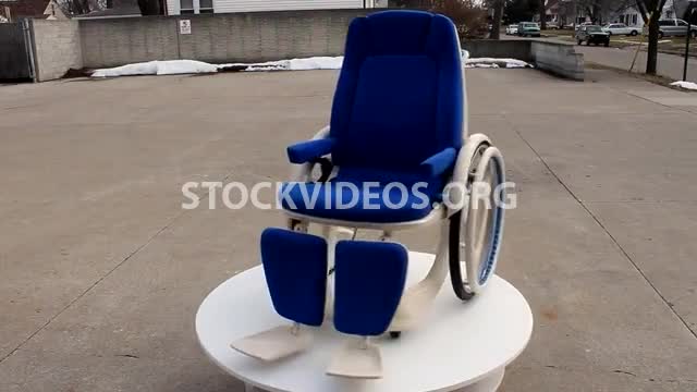 Wheelchair on a rotating platform